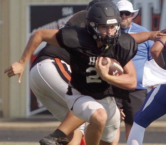 Horns handle Cardinals, Bulldogs in three-way scrimmage Thursday ...
